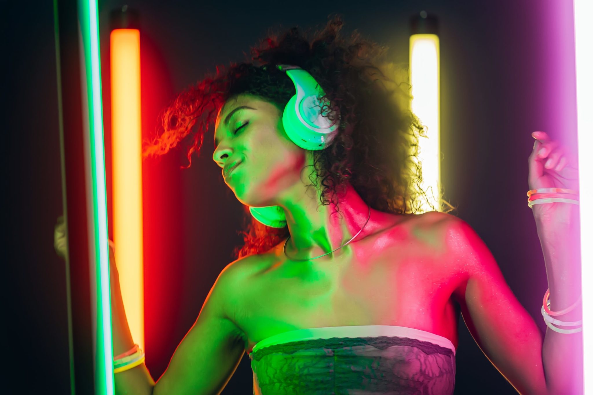 How To Choose the Perfect Headphones for Your Silent Disco – CBNM